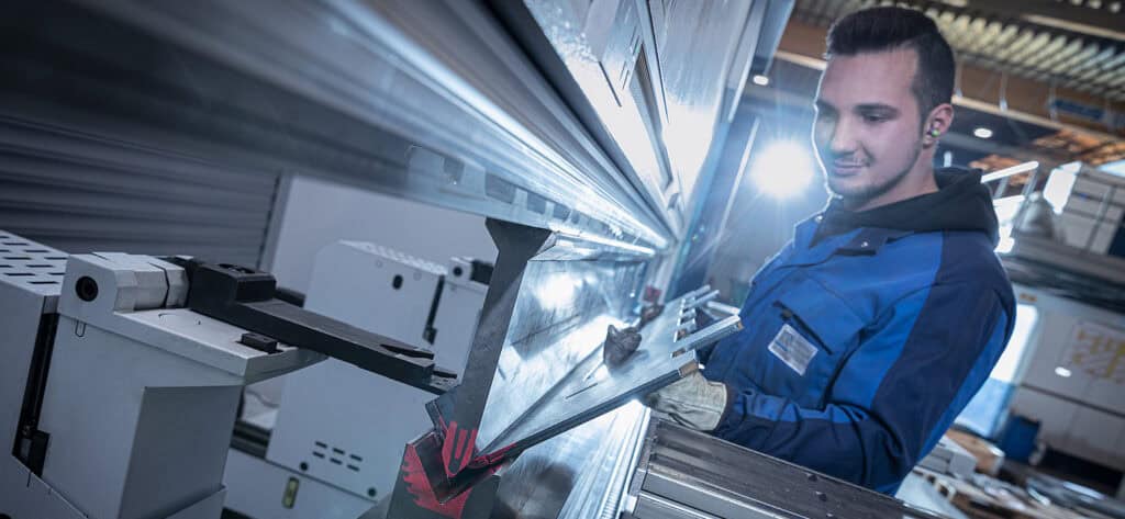 Blechbearbeitung weiter optimiert: Moderne Biegemaschine „Trumpf ...